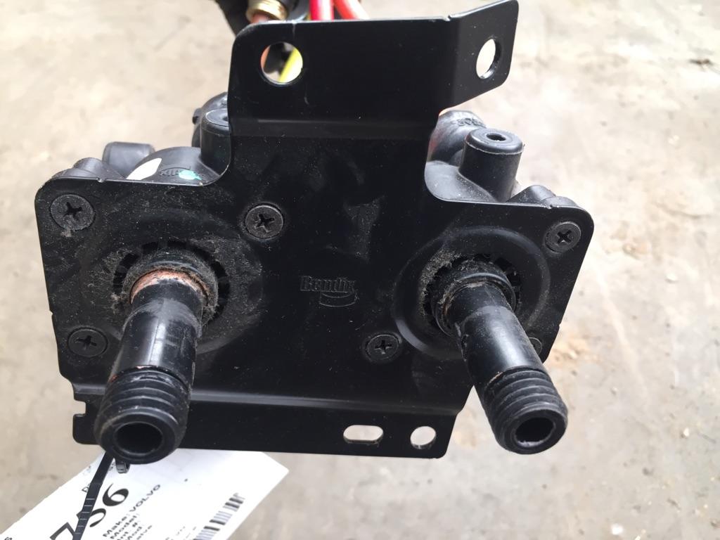 2015 Volvo Interior Parts, Misc. | Payless Truck Parts