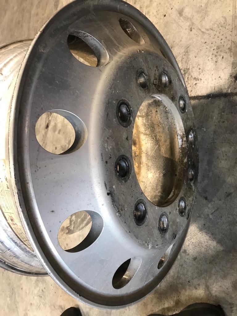 2017 Freightliner Cascadia Tire and Rim | Payless Truck Parts