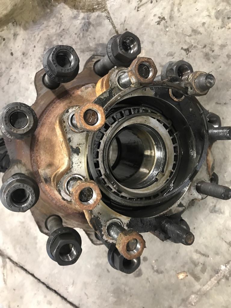 2017 Freightliner Cascadia Hub | Payless Truck Parts