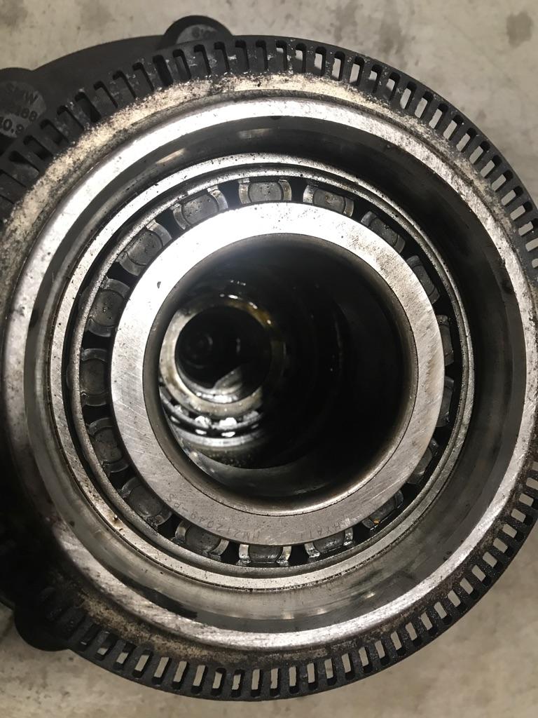 2017 Freightliner Cascadia Hub | Payless Truck Parts