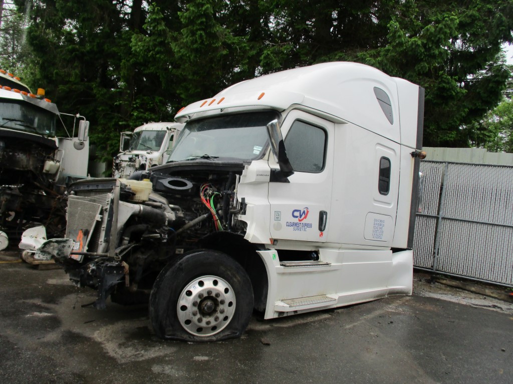 F345 -2019 Freightliner Cascadia | Payless Truck Parts