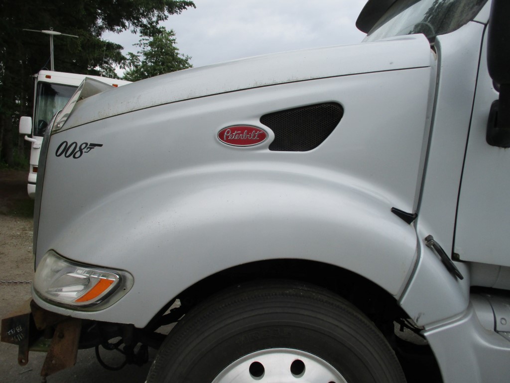 P231 - 2001 Peterbilt 387 | Payless Truck Parts
