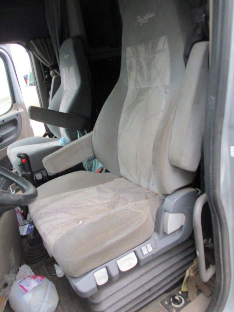 2014 Freightliner Cascadia Seat, Front | Payless Truck Parts
