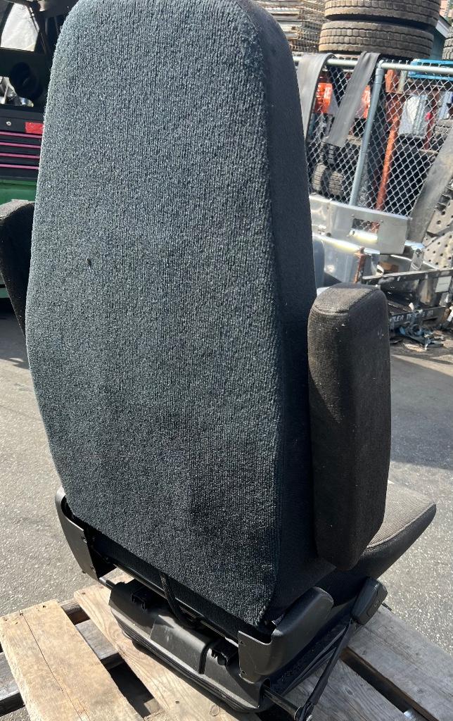 2020 Freightliner Cascadia Seat, Front | Payless Truck Parts