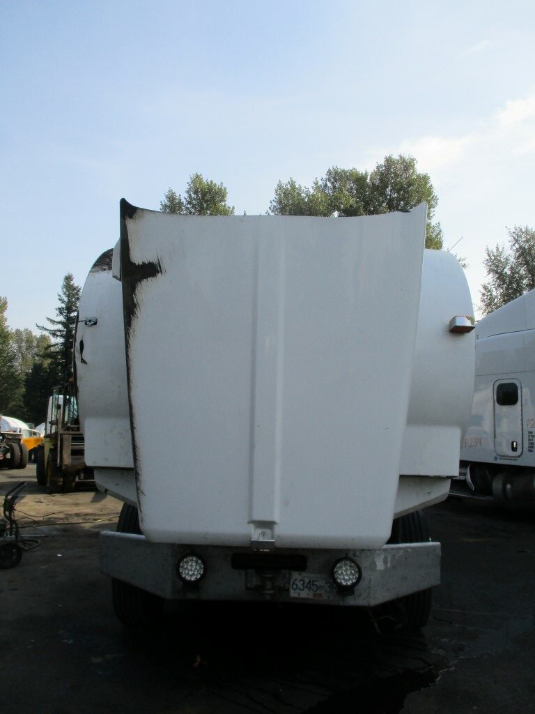 K236 - 2011 Kenworth T800 | Payless Truck Parts