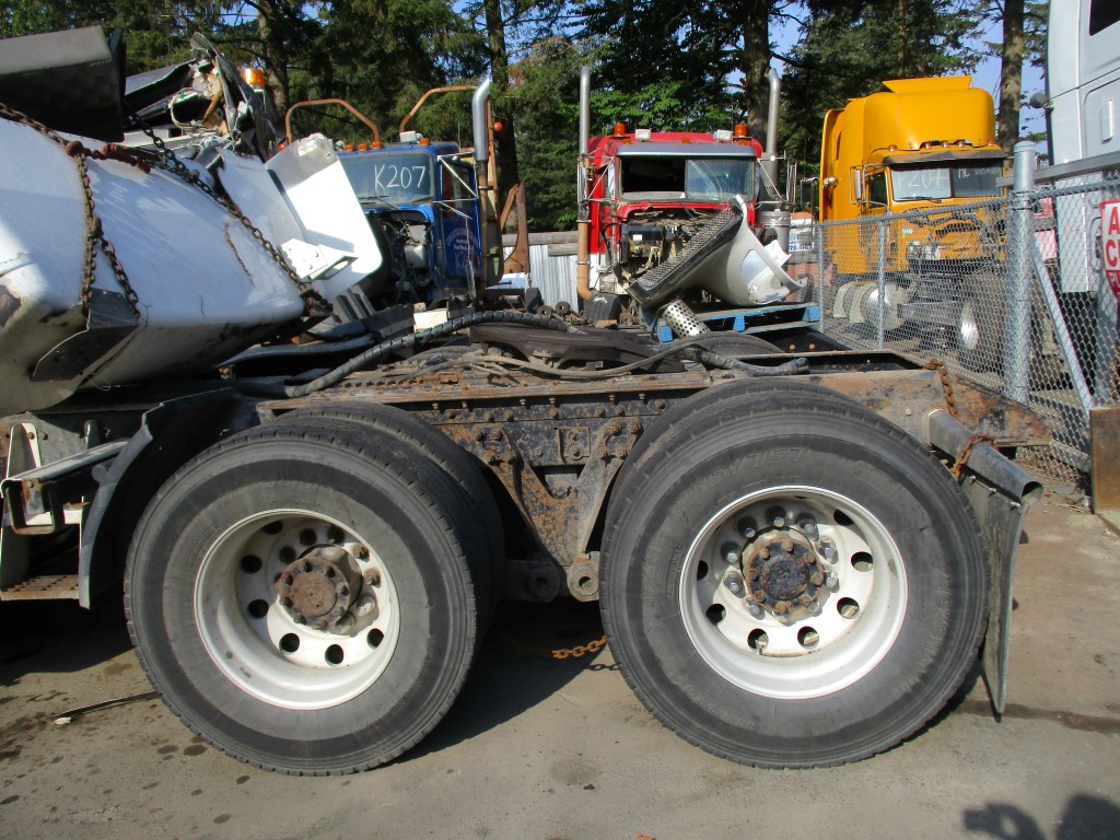 K236 - 2011 Kenworth T800 | Payless Truck Parts