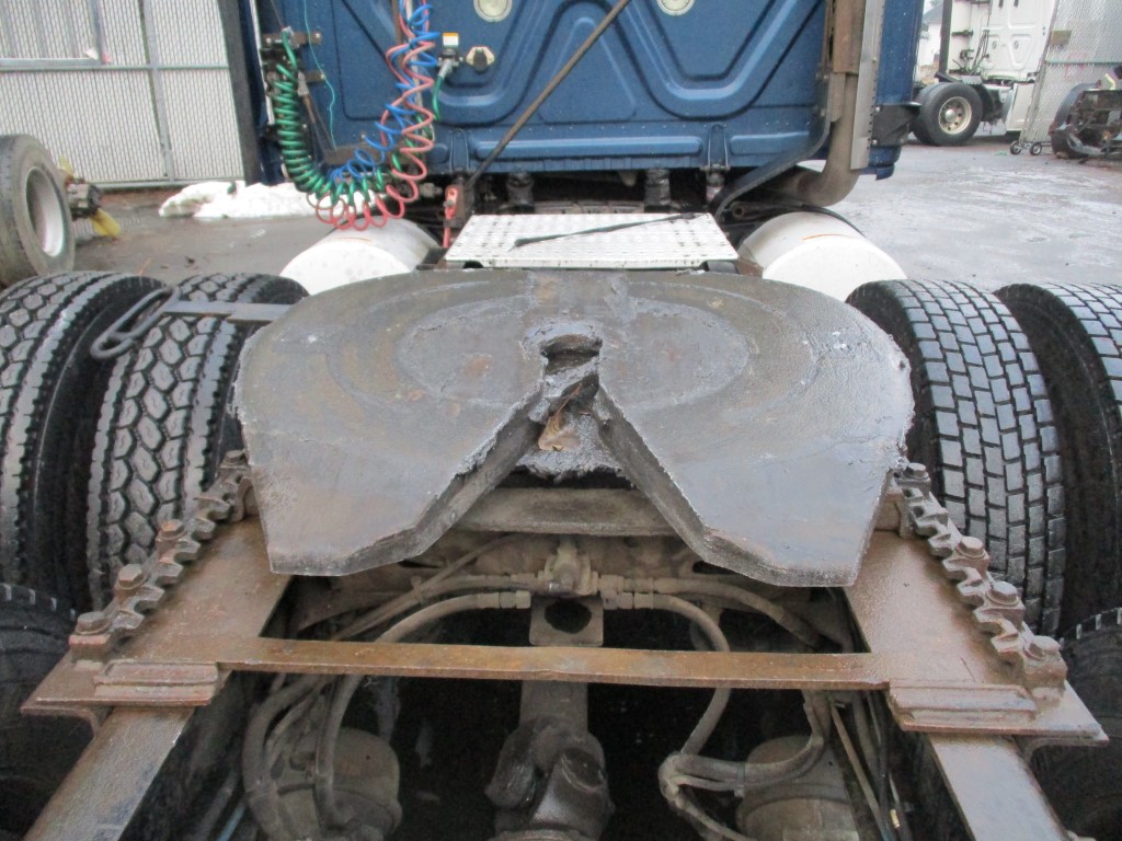 F352 - 2008 Freightliner Cascadia | Payless Truck Parts