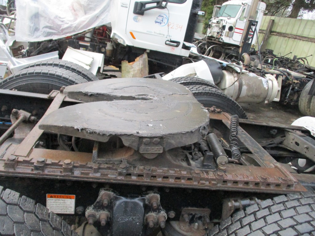 F352 - 2008 Freightliner Cascadia | Payless Truck Parts