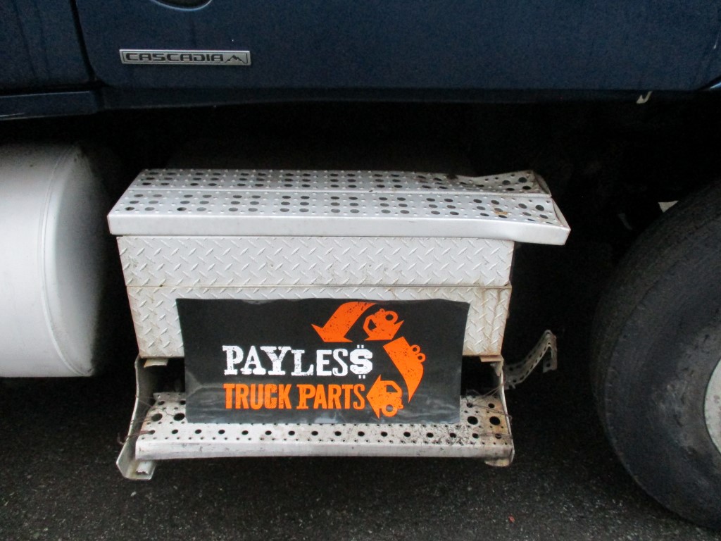 F352 - 2008 Freightliner Cascadia | Payless Truck Parts
