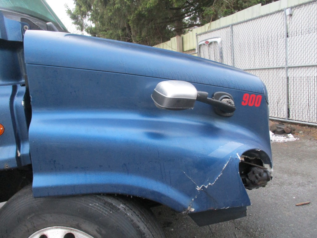 F352 - 2008 Freightliner Cascadia | Payless Truck Parts