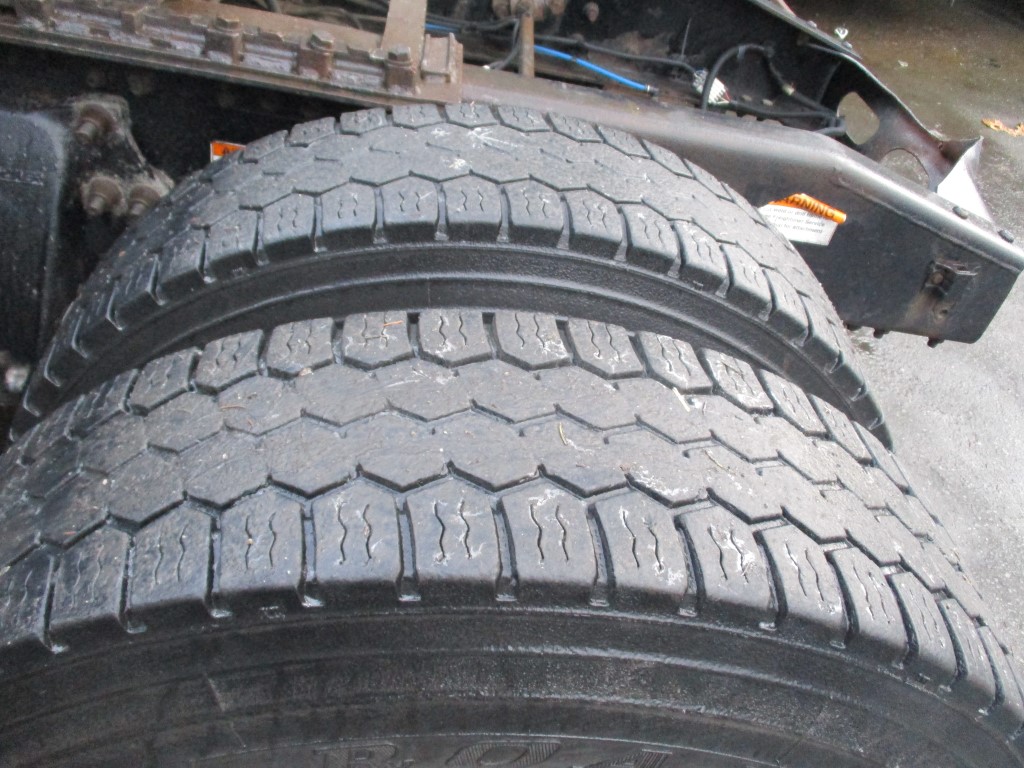 F352 - 2008 Freightliner Cascadia | Payless Truck Parts