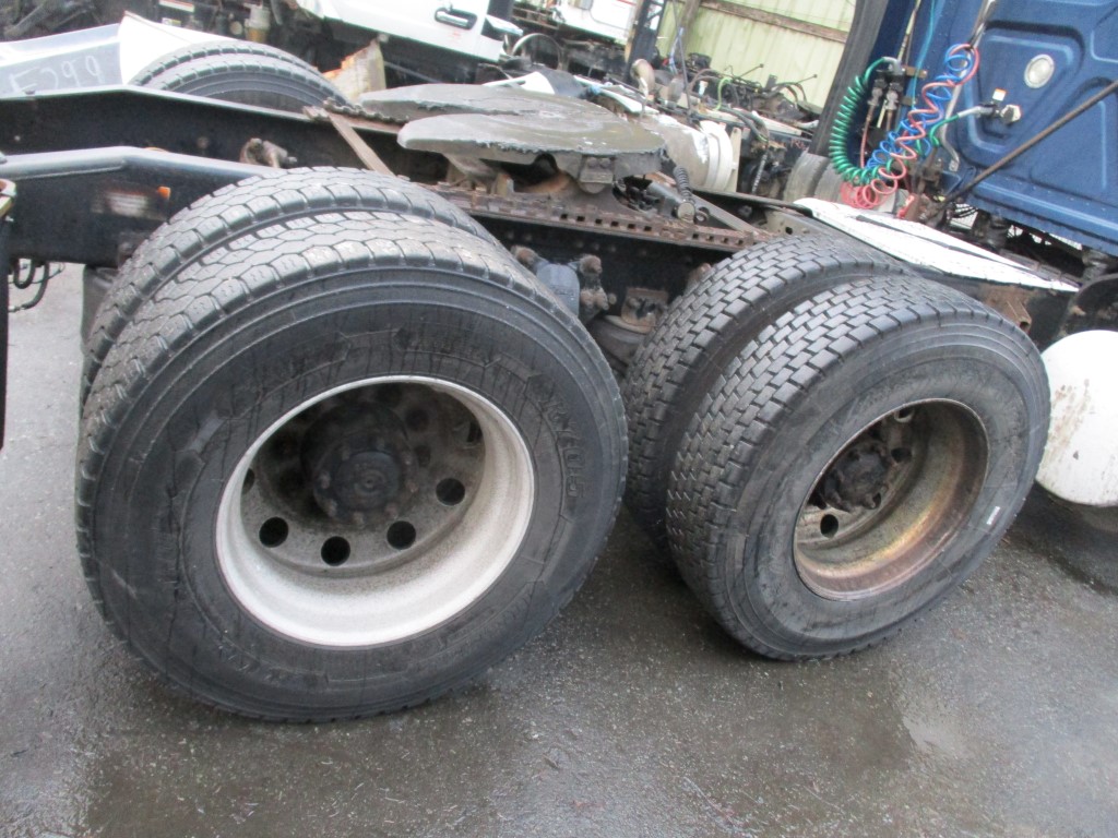 F352 - 2008 Freightliner Cascadia | Payless Truck Parts