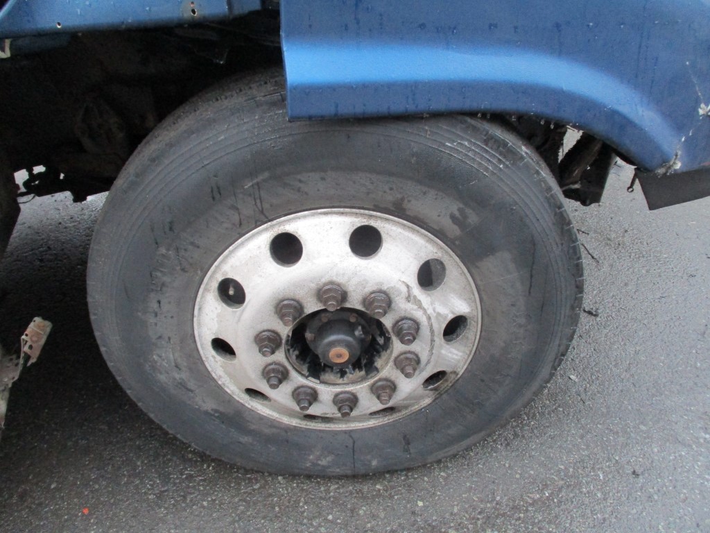 F352 - 2008 Freightliner Cascadia | Payless Truck Parts