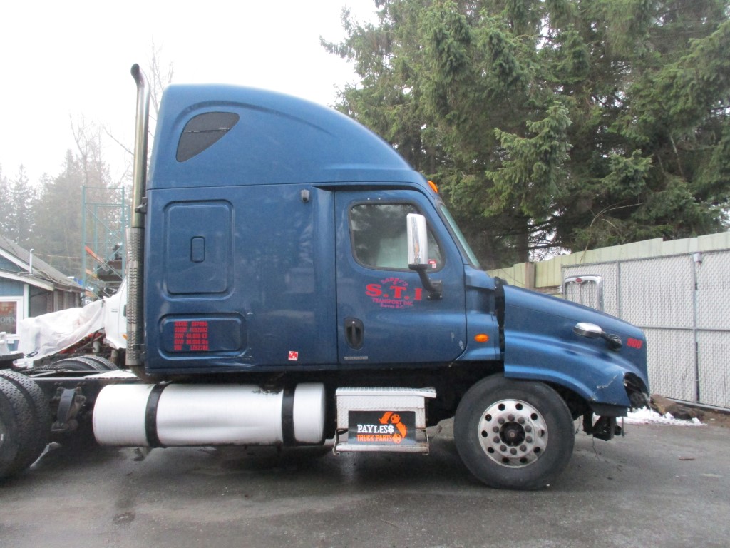 F352 - 2008 Freightliner Cascadia | Payless Truck Parts